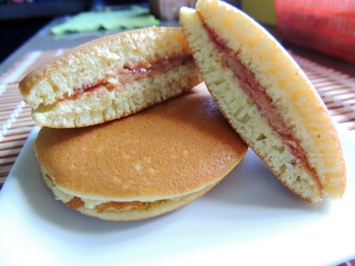 How to make Dorayaki (どら焼き) - Cook & Bake Diary